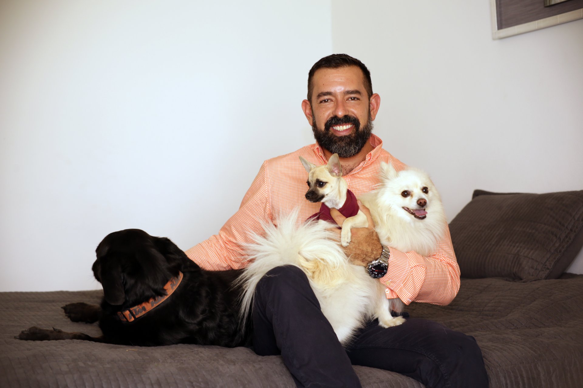 Jagger, Copito, Rocco y Capitán son la fiesta en casa de este Gerente ...