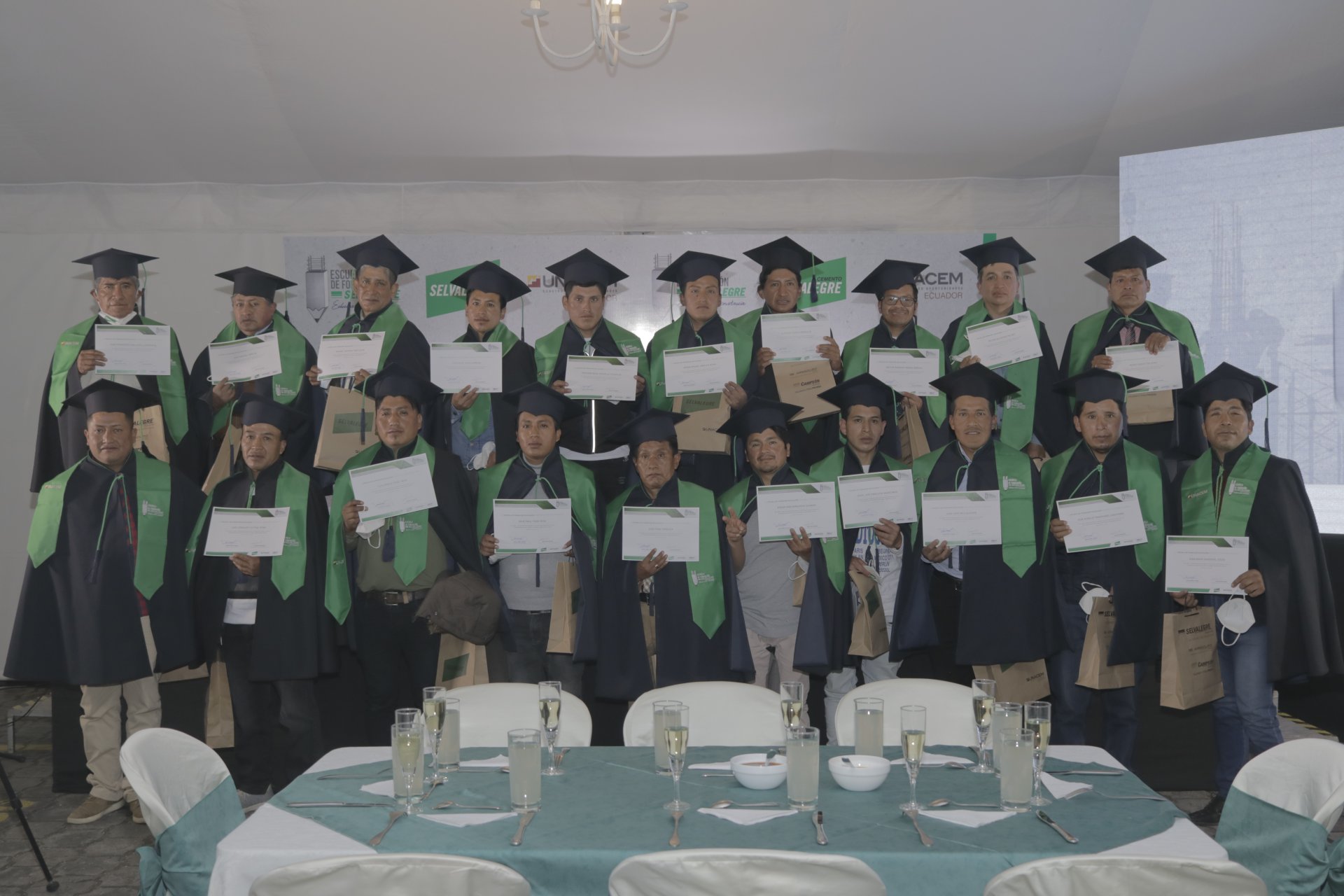 88 alumnos se graduaron en la primera edición virtual de la Escuela de ...