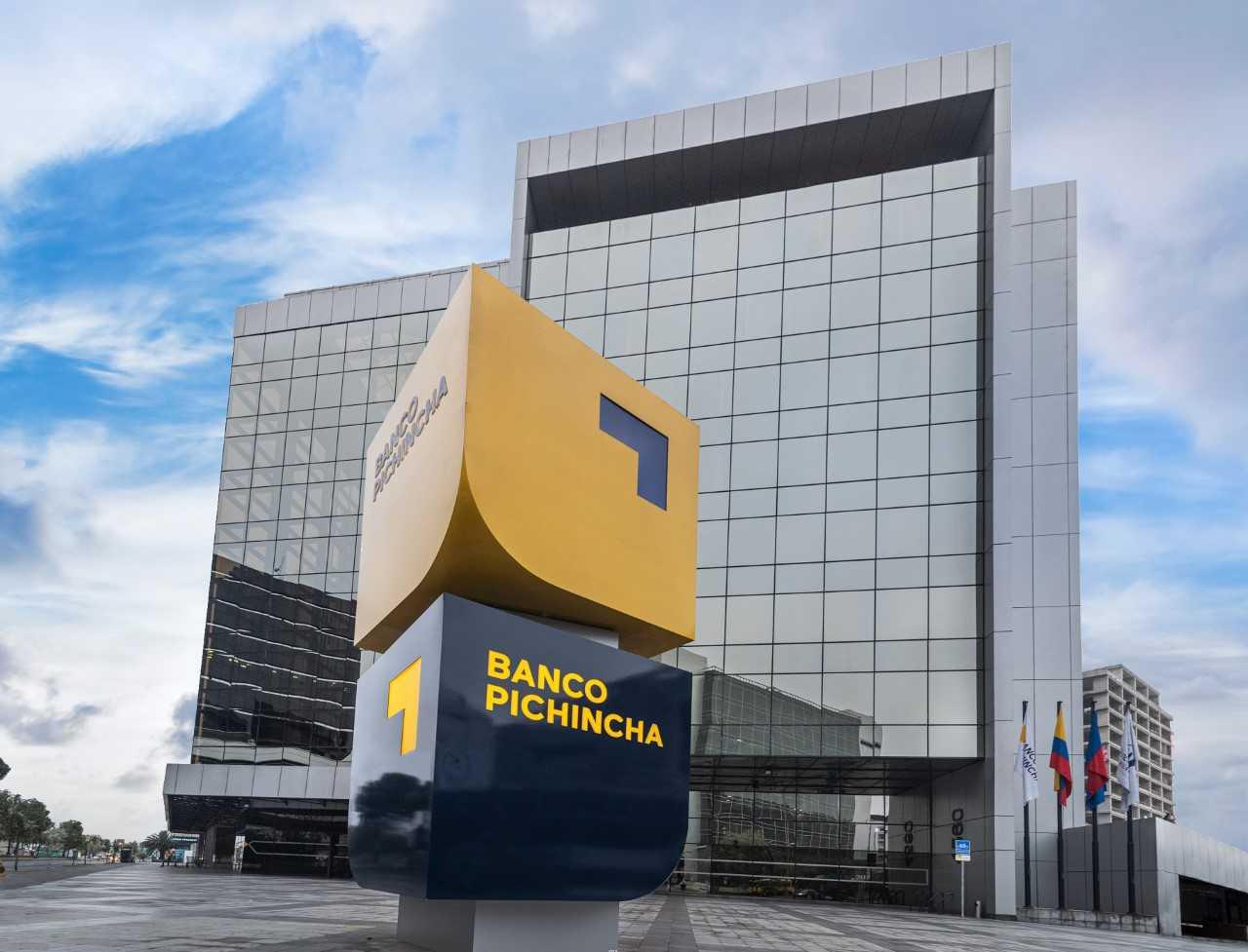 Banco Pichincha asegura que los fondos de sus clientes están seguros y ...