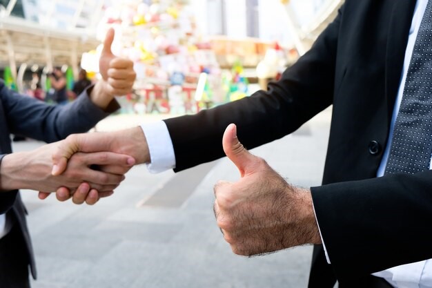 El pacto - Forbes Ecuador