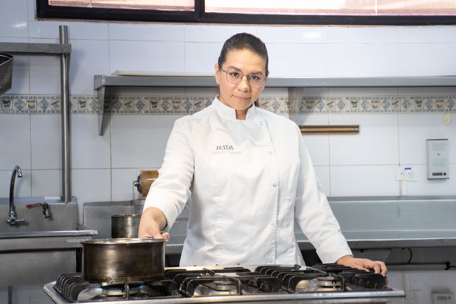 Daniela Valverde fusiona ciencia y creatividad en un catering - Forbes ...